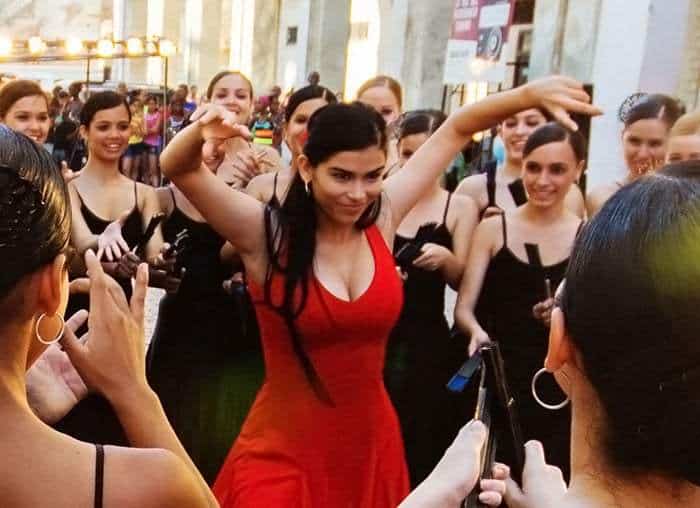 Ana Karla Suarez, la bailarina que se hizo famosa en el video 'Bailando' de Enrique Iglesias y ...