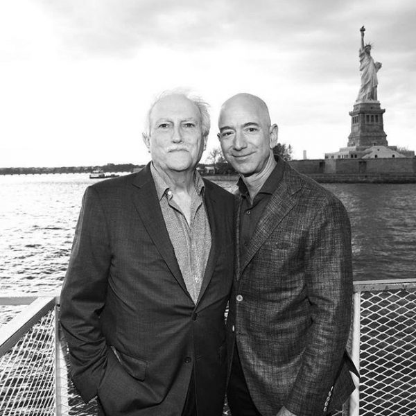 Bezos fundador de Amazon y "Mike" el cubano que lo adopto - Todo Cuba