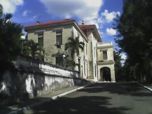 El mítico Castillo de Averhoff, un palacio de lujo en medio de uno de ...