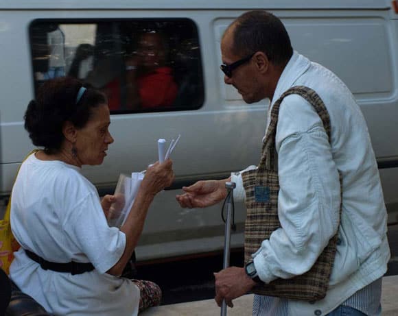 Si te quieres por el pico divertir, cómprate un cucuruchito de maní en ...