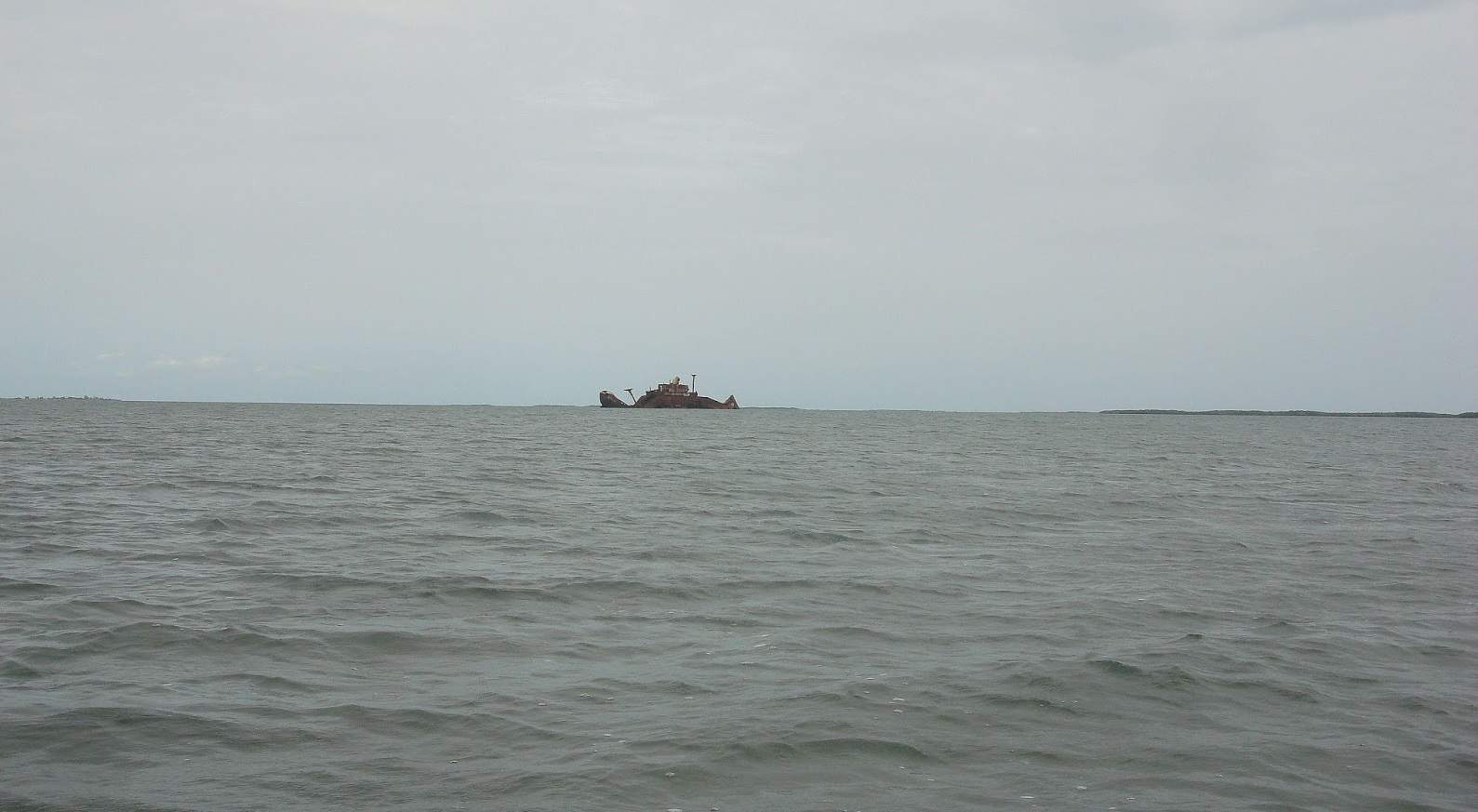 La desconocida historia de Nikolis, el buque fantasma que se encuentra ...