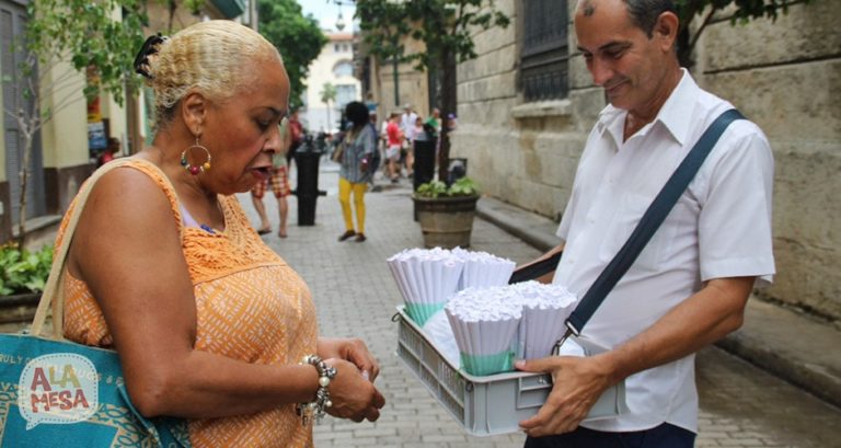 Vender maní en Cuba, un negocio del subdesarrollo - Todo Cuba