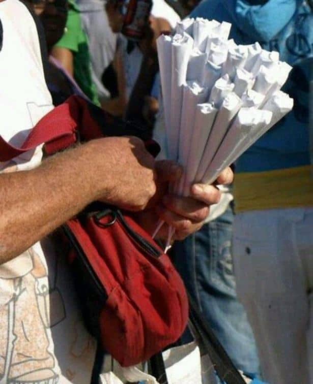 Vender maní en Cuba, un negocio del subdesarrollo - Todo Cuba