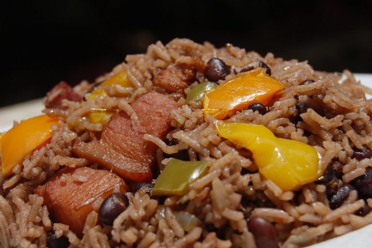 El famoso congrí cubano, ¡para chuparse los dedos! - Todo Cuba