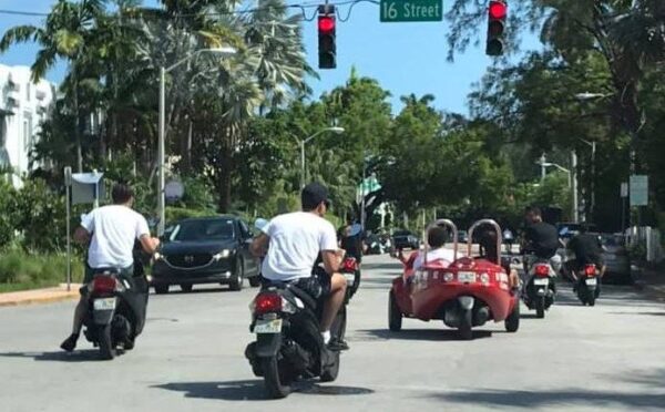 Miami se llena de motorinas con la llegada masiva de cubanos - Todo Cuba