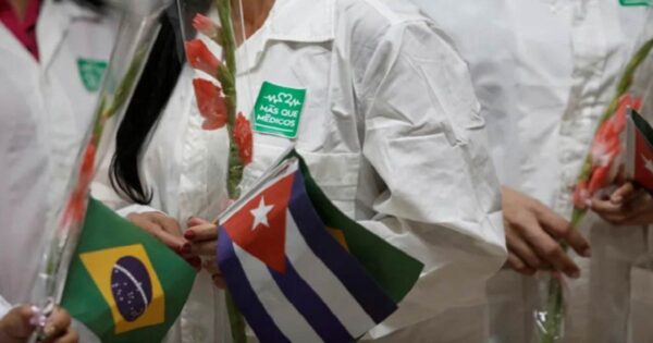 Médicos cubanos no encuentran trabajo en su profesión en Brasil: “Mucha ...