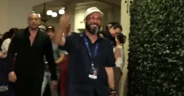 Alex Otaola lanza tráiler del documental sobre su programa Hola! Ota ...