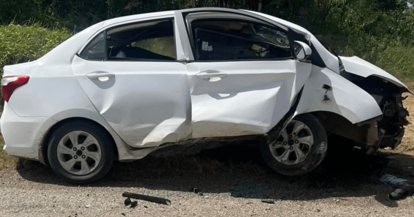 Carro destruido y sin chofer aparece en carretera cubana - Todo Cuba